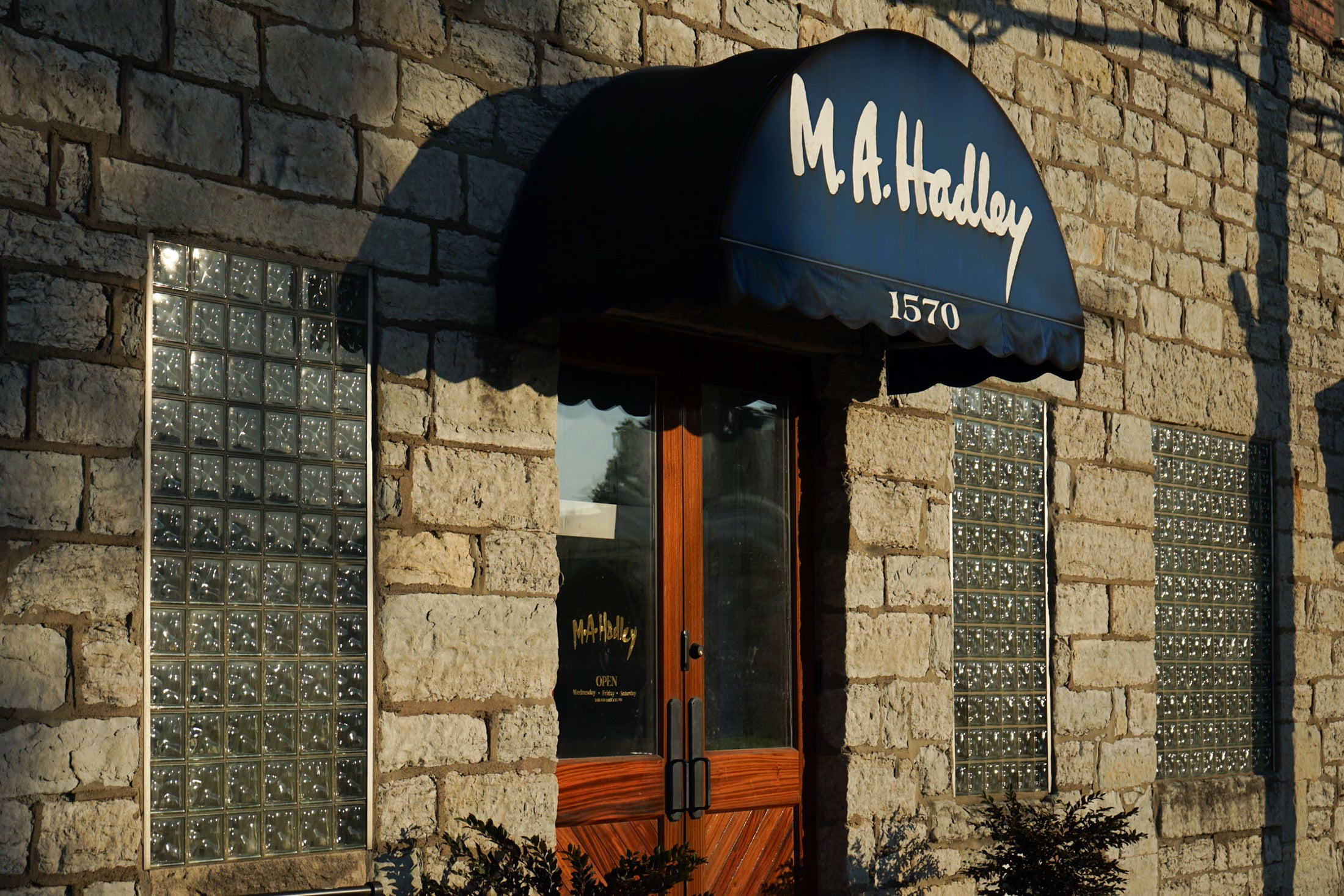 Signature Plates | Hadley Pottery