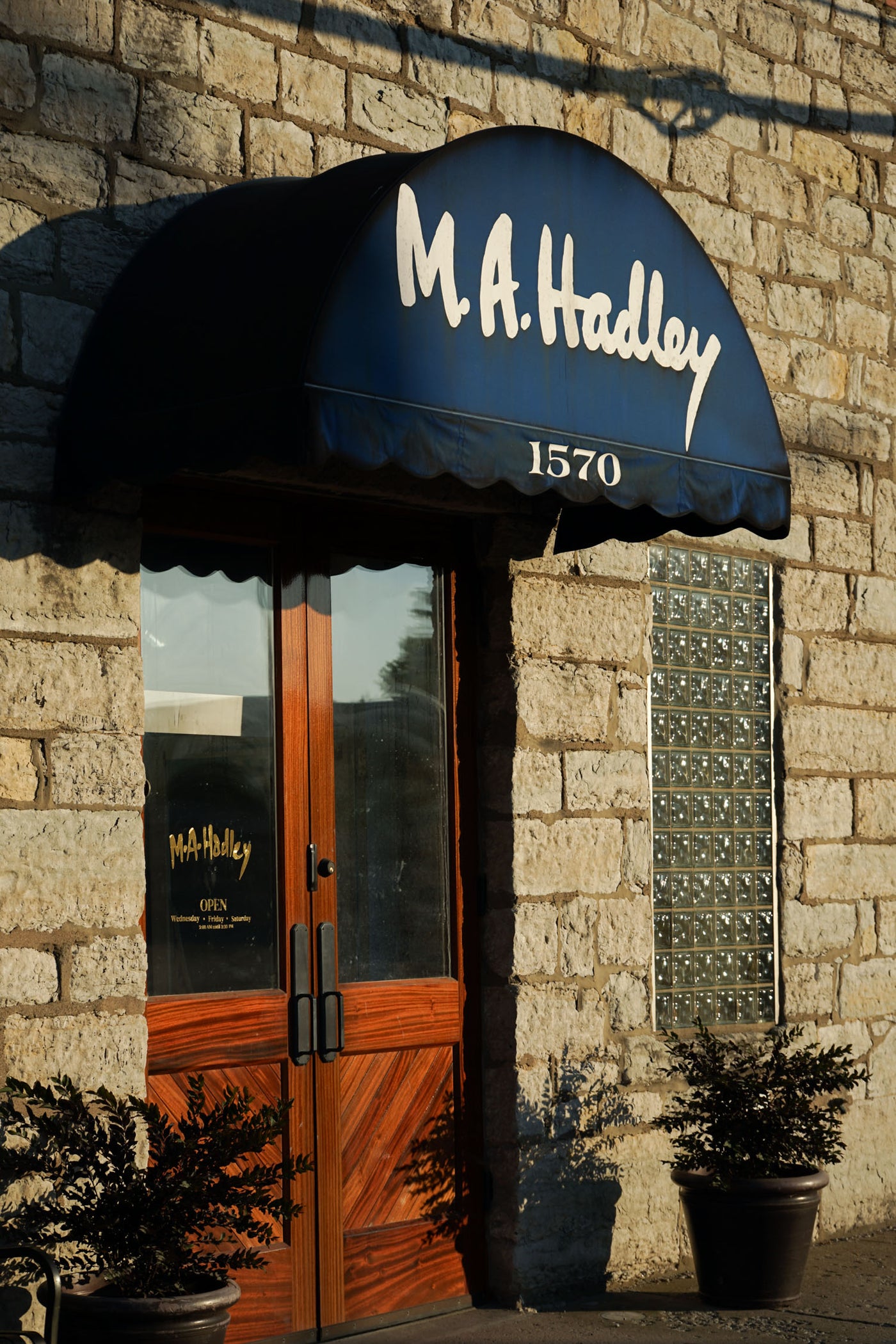 Signature Plates | Hadley Pottery